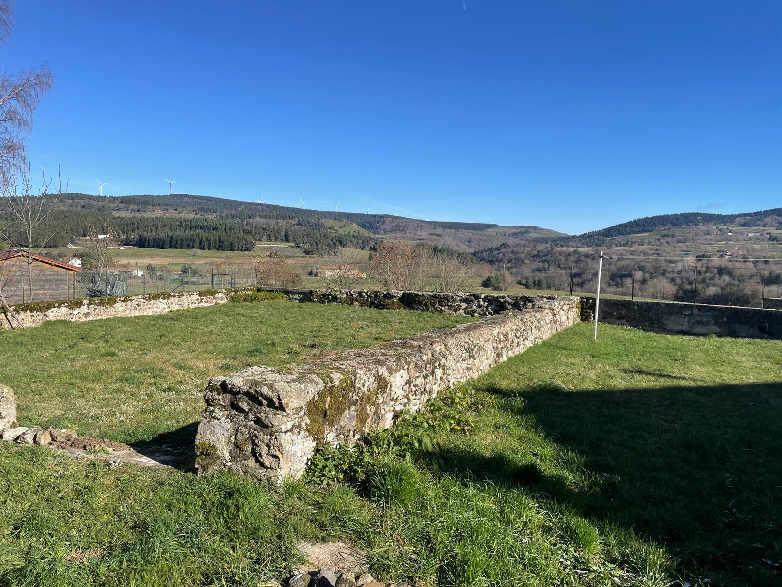 Joli corps de ferme avec un terrain attenant de 650 m2