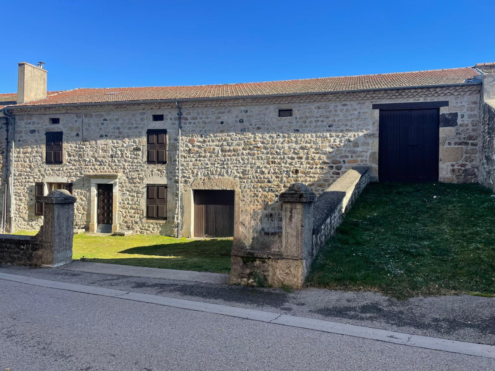 Joli corps de ferme avec un terrain attenant de 650 m2